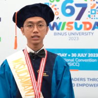 Pahit Manis Reyhan Rifqy Rifaldo Raih IPK Sempurna di BINUS Graduate ...
